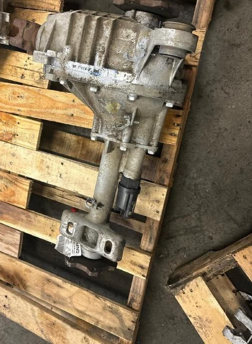 2000-2004 Chevy Tahoe Front Axle Differential Carrier 3.73 Ratio Opt ...