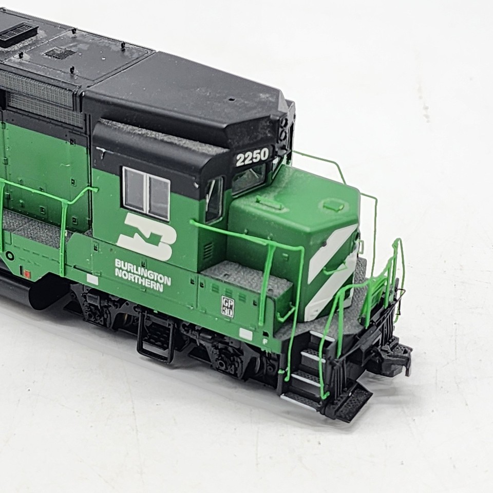 Life-Like Proto 2000 GP30 Burlington Northern BN 2250 HO Scale 23078 ...