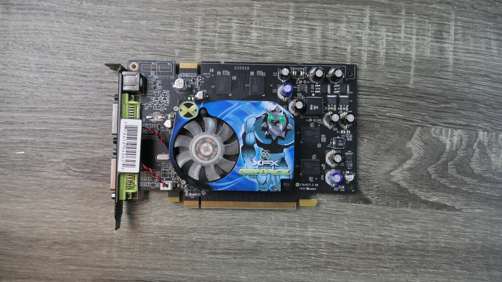 XFX NVIDIA GeForce 6600 GT (PVT43GUDF3) 256MB GDDR3 SDRAM PCI Express ...