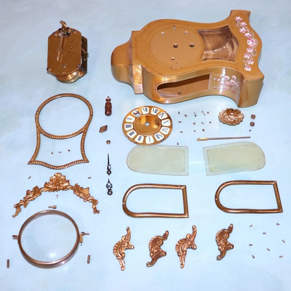 LE CASTEL Vintage Mantel Top! Clock Baby Mini SWISS Neuchatel 8 days ...