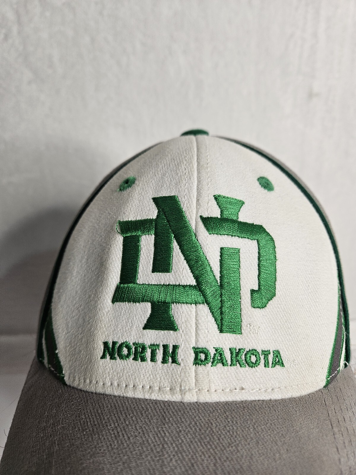 University Of North Dakota UND Zephyr Embroidered Fitted Hat Cap One ...