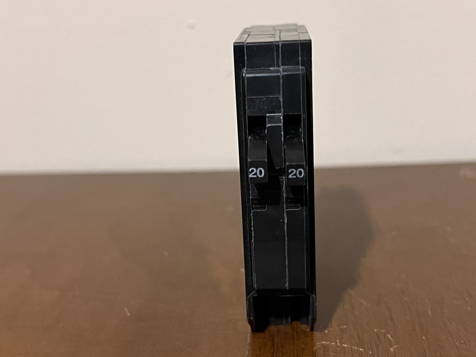 Square D QOT2020 Two Pole Tandem QOT Circuit Breaker 20 Amp | eBay