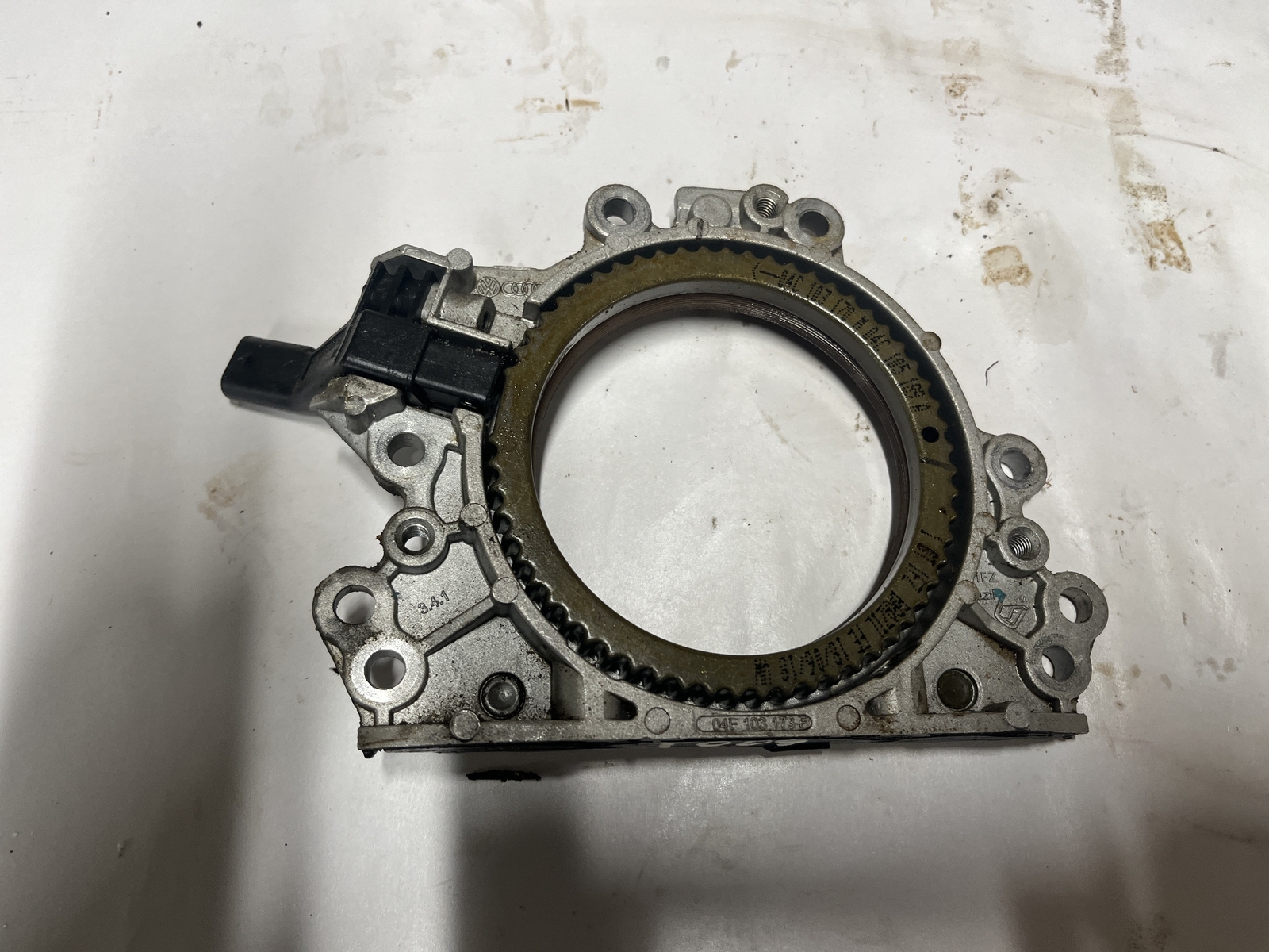 VW JETTA Mk7 2019 Rear Main Seal Retainer Flange 04E103173F 04C906433E ...