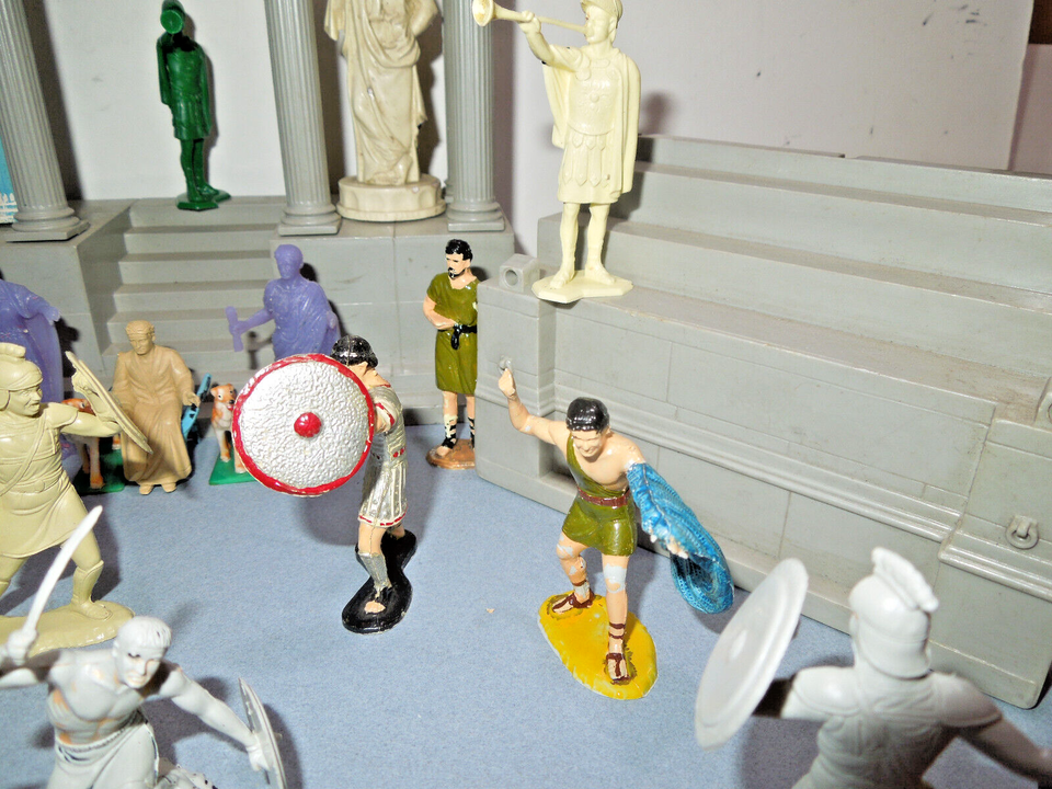 MARX BEN HUR COLOSSEUM DIORAMA w/ 25 ROMAN FIGURES + MANY ACCESSORIES ...