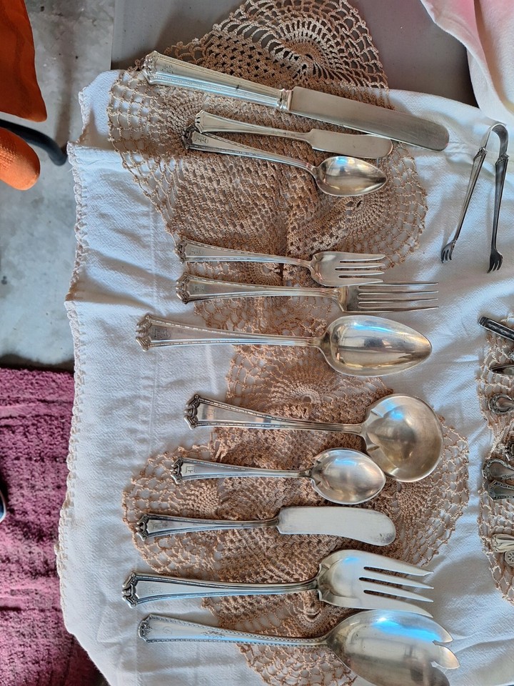 Roger Brothers 1847 Silverware Svc For 12 Along With Additional Serving ...