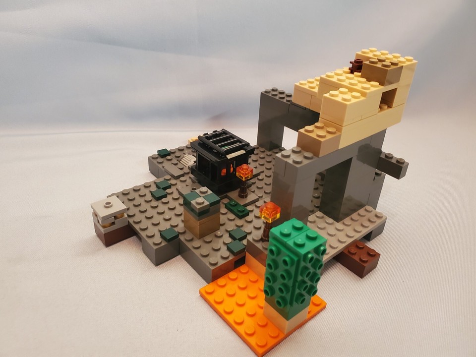 LEGO Minecraft #21119 The Dungeon - Complete, Instructions, All ...