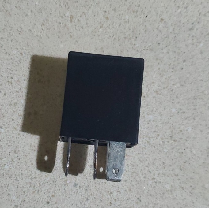 95 96 97 98 99 Eclipse OEM MR122409 12V relay control ONE fan AC horn ...