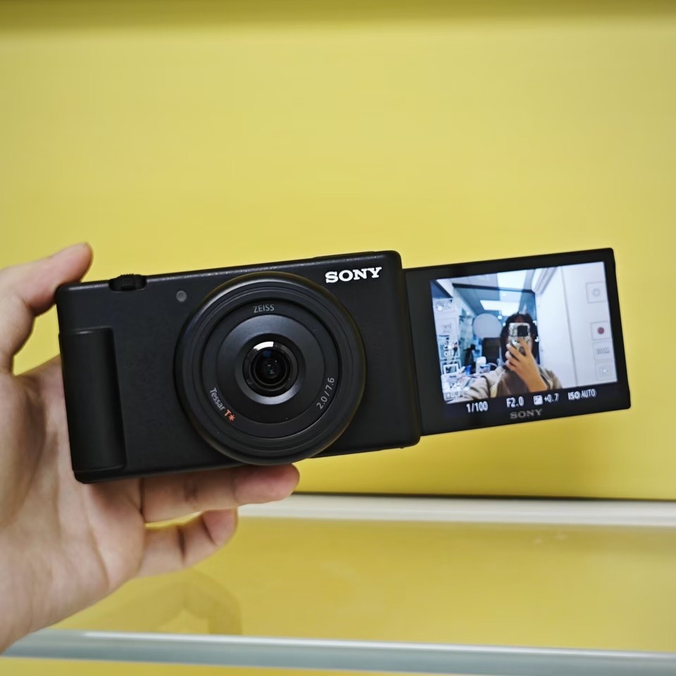 Sony ZV-1F 20.1MP/2.0 Lens 4K Video Flip Screen Compact Vlogging ...