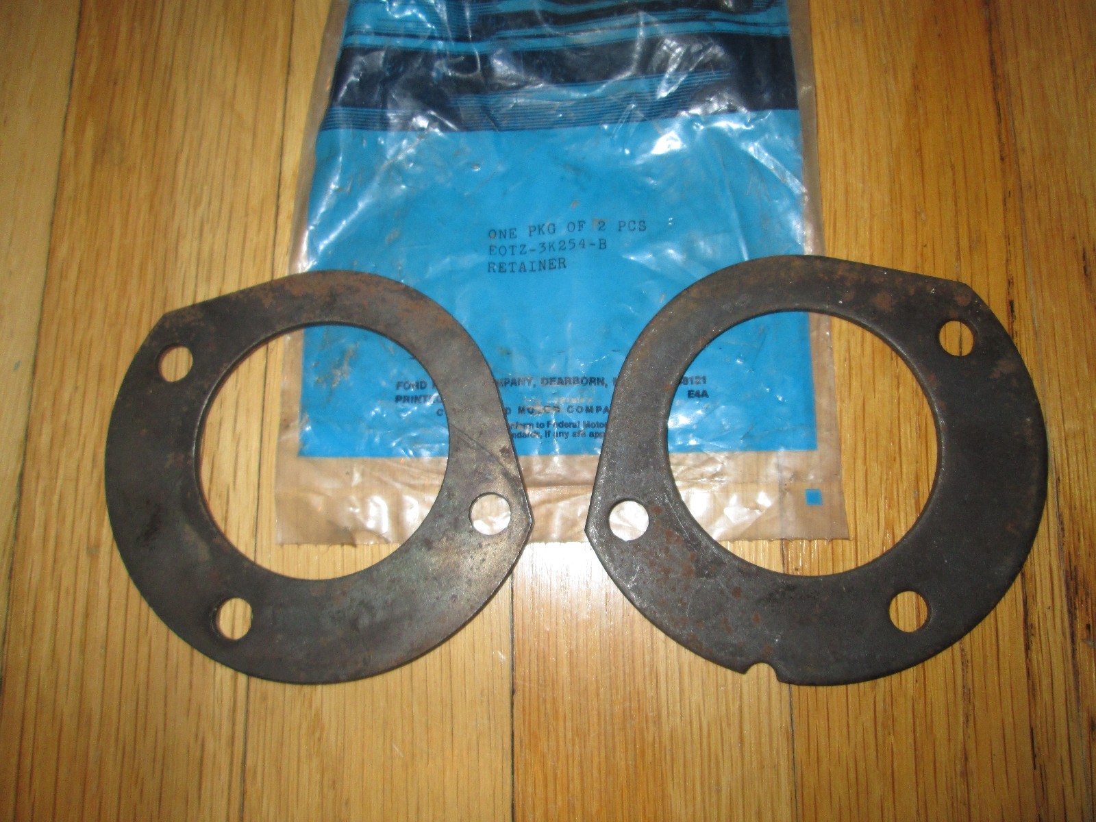 NOS 1980 - 1989 FORD TRUCK AXLE SHAFT OIL SEAL RETAINERS RH DANA 44 | eBay