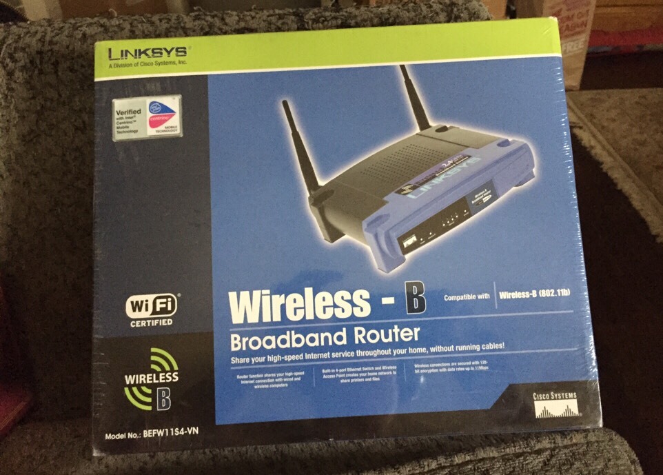 Linksys 2.4GHz 802.11b Wireless Access Point Router 4-Port Switch ...