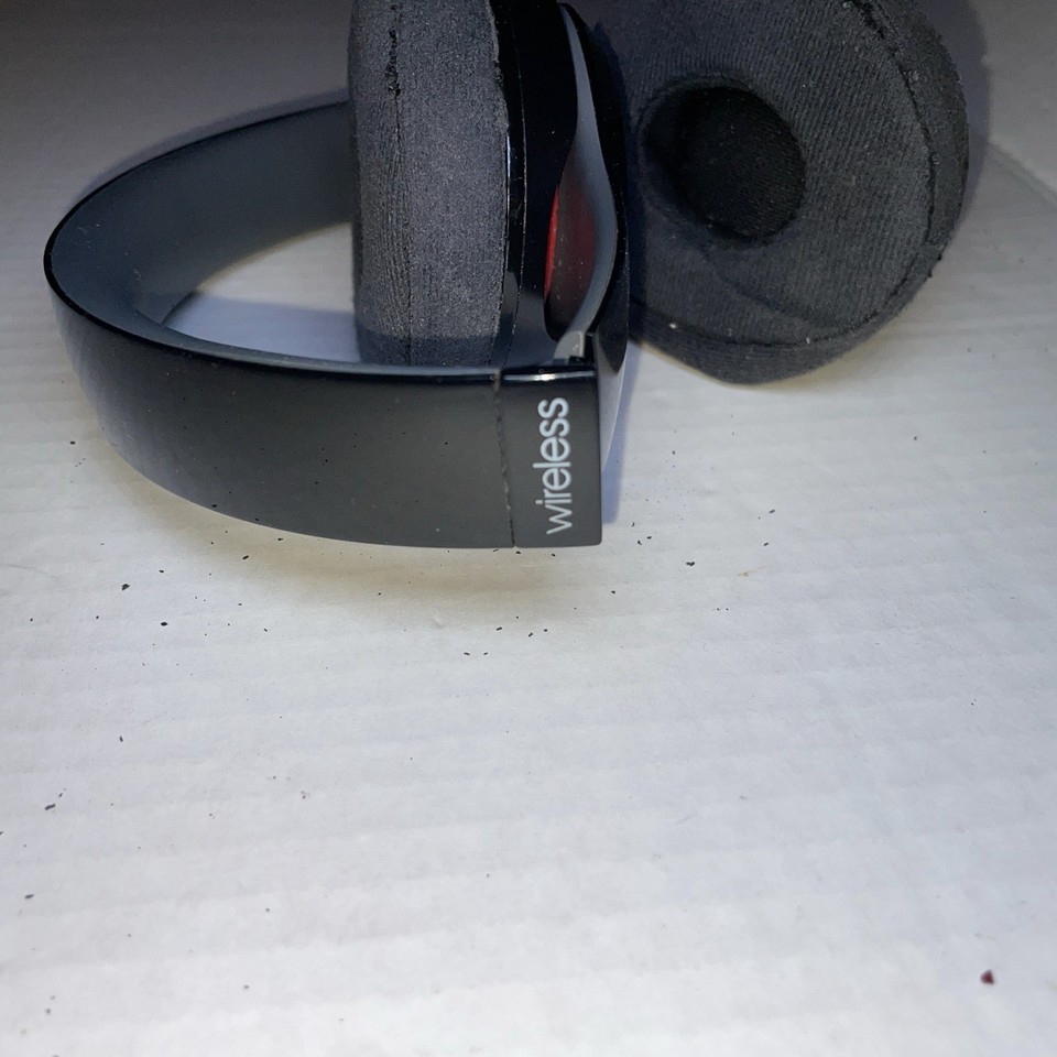 Beats Solo 2 Wireless Headphones Only Black Needs New Ear Pads Tested ...