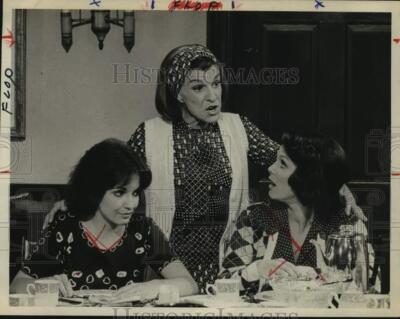 1992 Press Photo Nancy Walker and Valerie Harper star on Rhoda, TV show ...