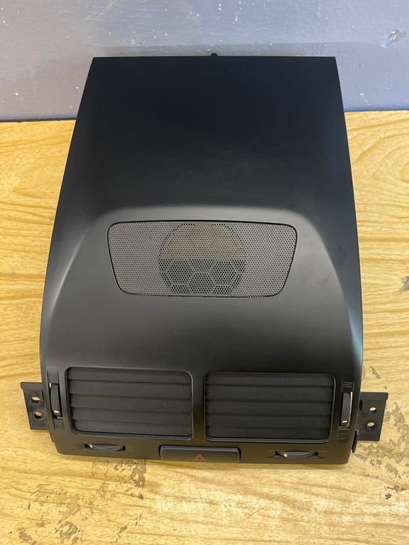 Suzuki Grand Vitara II 2009 dash center air vent grill 7382165J1 ...