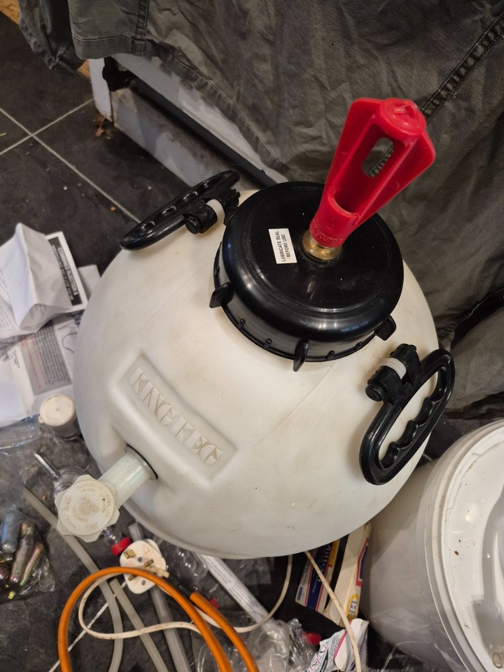 Home brewing/winemaking equipment - Beer Machine/King Keg/Fermentation ...