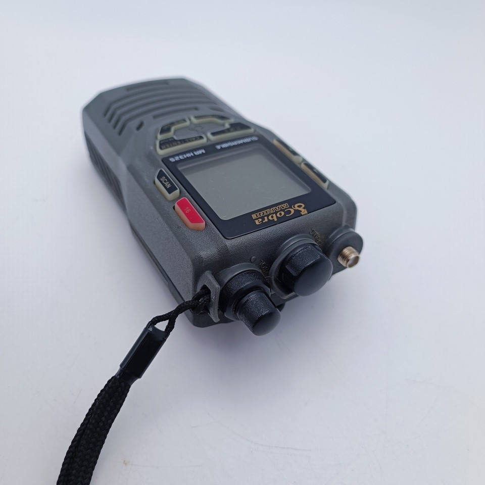 Cobra Marine MR HH325 Marine 6-Watt Submersible VHF Radio w/ Charger HH ...