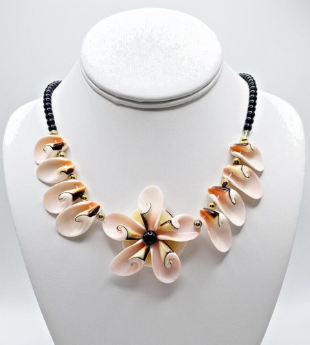 Vintage conch shell flower - Gem