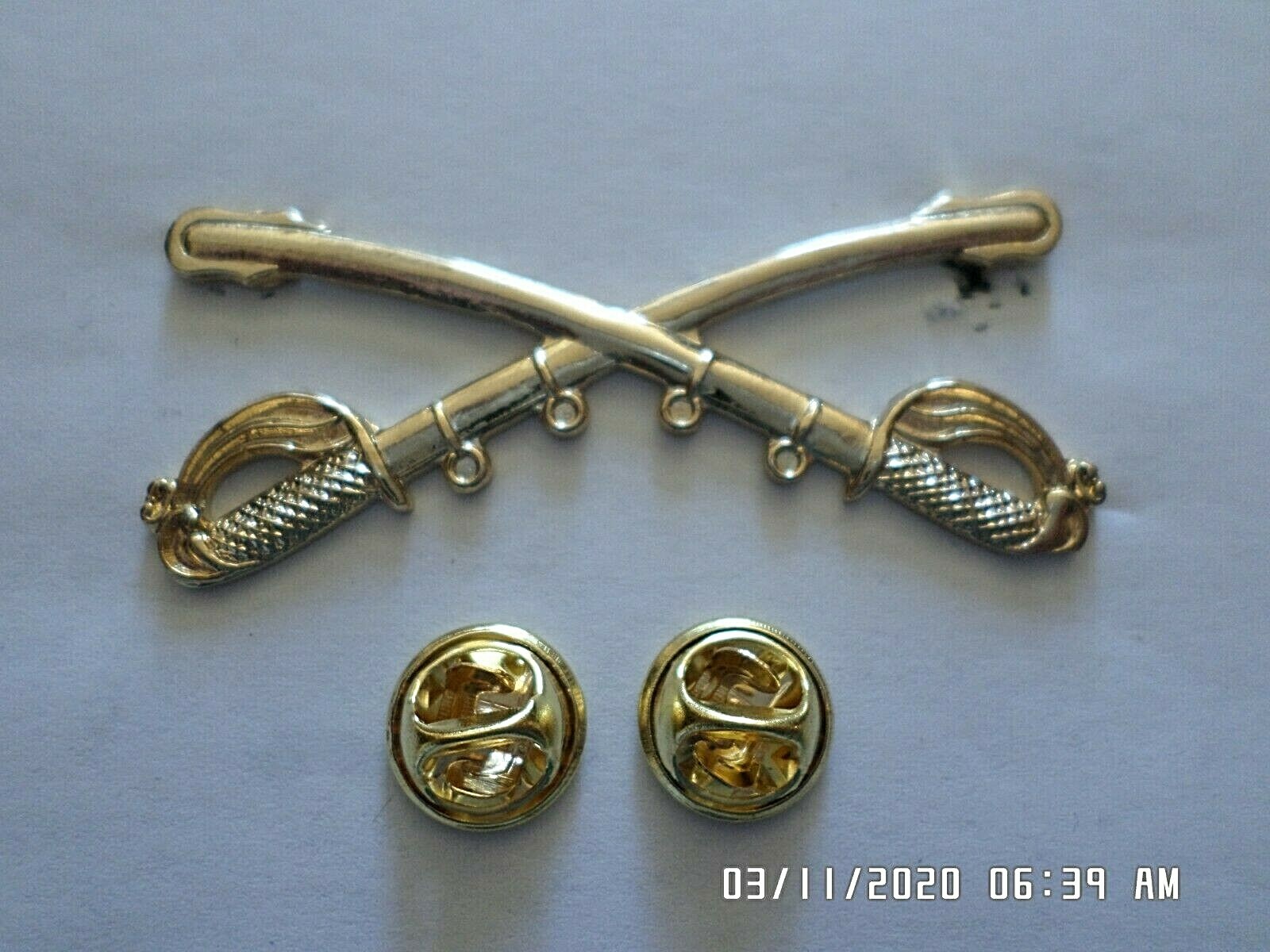 U.S MILITARY CAVALRY METAL HAT BADGE PIN CROSSED SABERS SWORDS LARGE ...