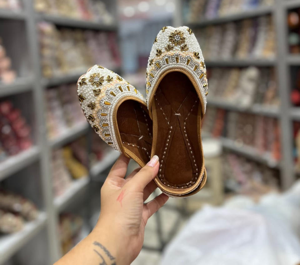 Women Punjabi Jutti bridal Mojari embroidery ballets UK size 4-8 White ...