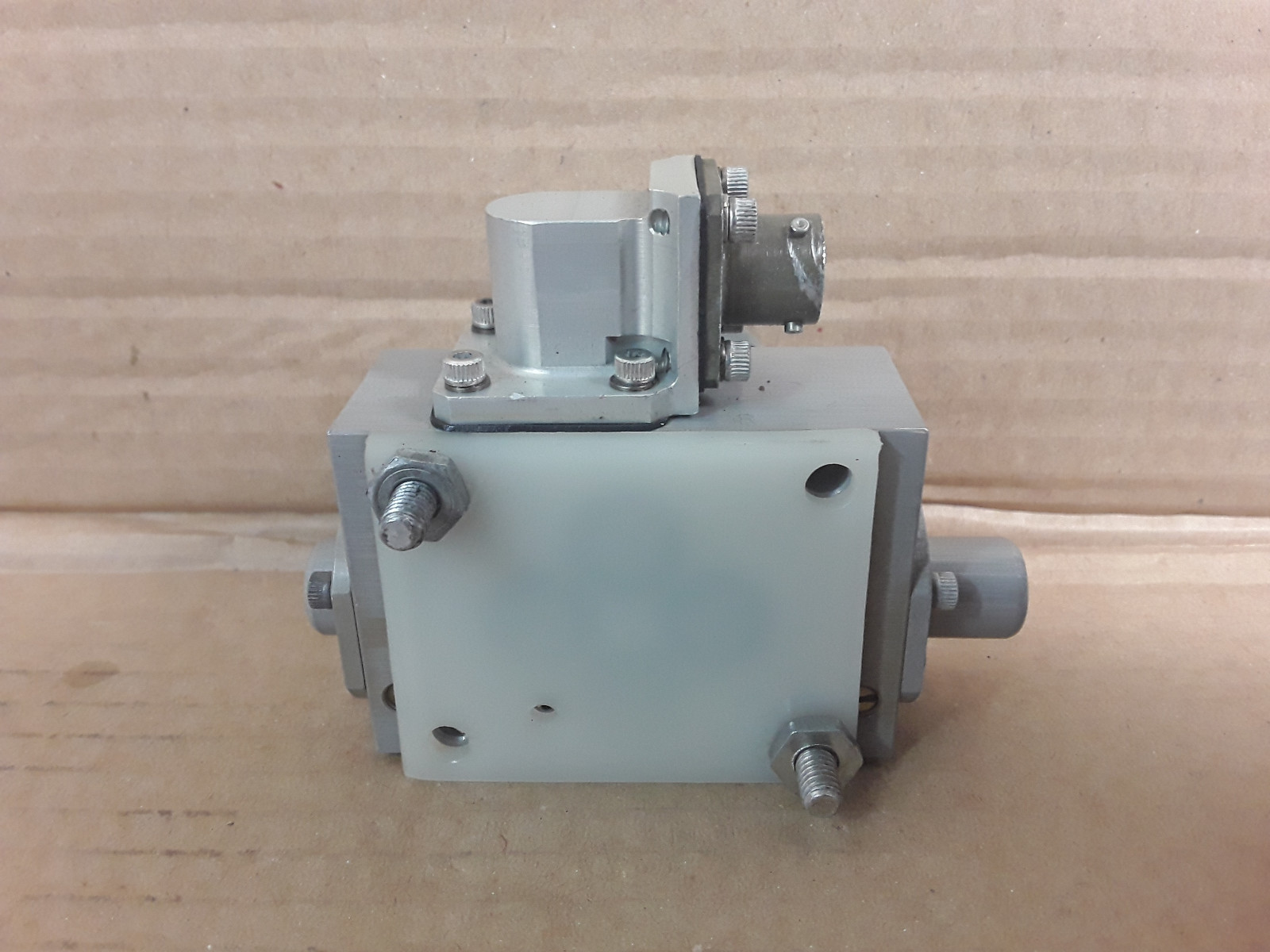 Dowty Moog Hydraulic Servo Valve 4552 21600 2745 * | eBay UK