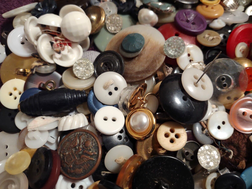 Huge Lot of Vintage to Now Buttons 6 LBS Plastic Rhinestone Metal Wood ...