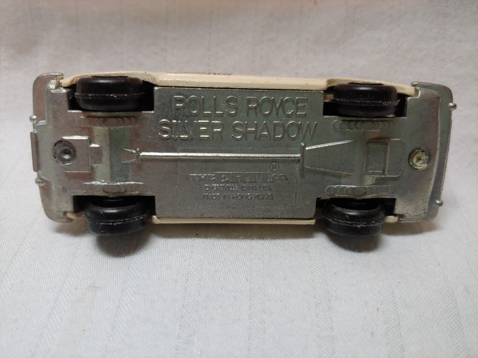 ERTL Cannonball Run Rolls Royce Silver Shadow 1:64 Diecast Vehicle Hong ...