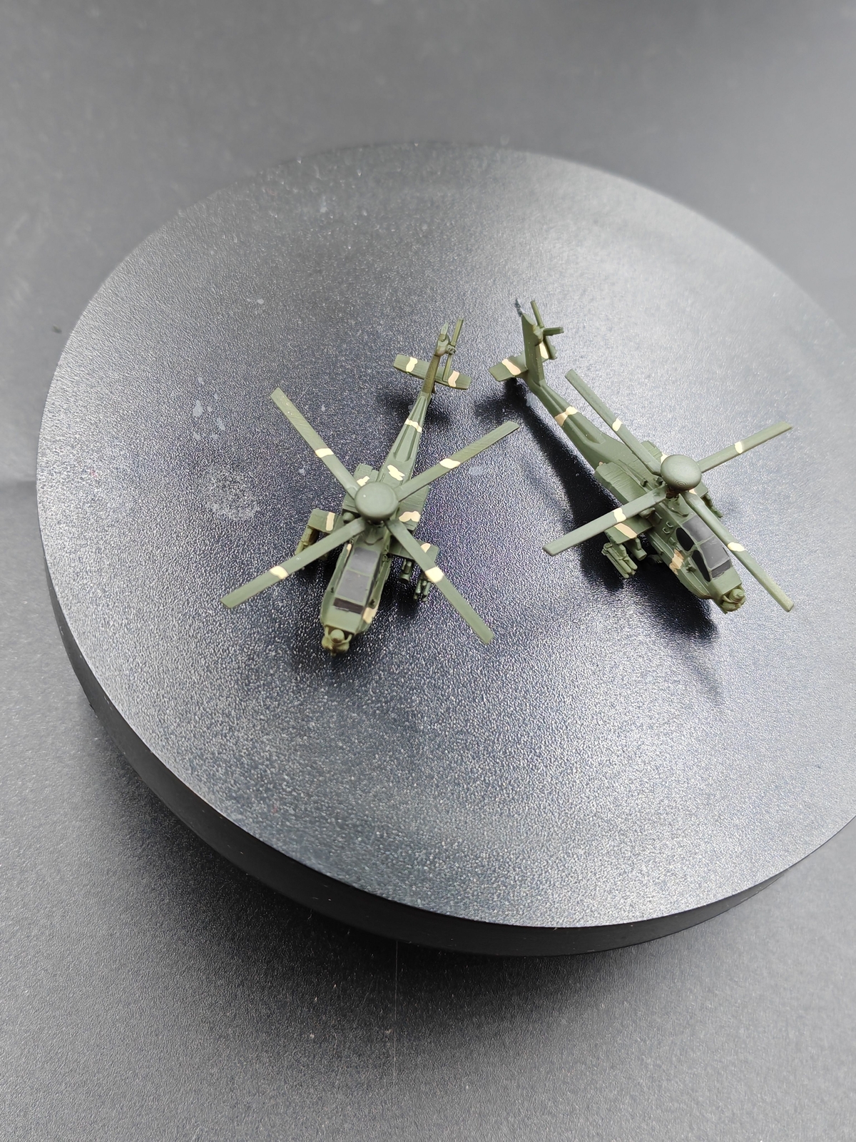 Handmade 1/350/400 American AH-64 helicopter gunships finished model 2 ...