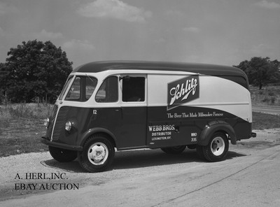 International Metro Delivery Van 1940s Schlitz beer delivery van photo ...