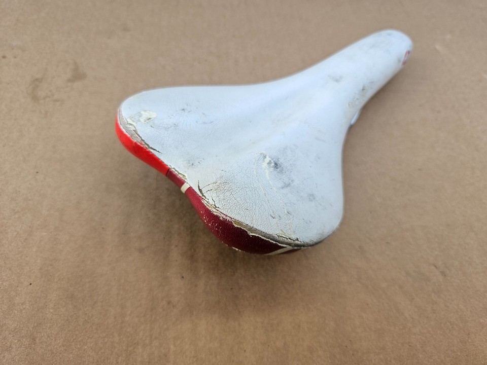 Oval Concepts (Fuji) 300 Road Bike Saddle White Red | eBay