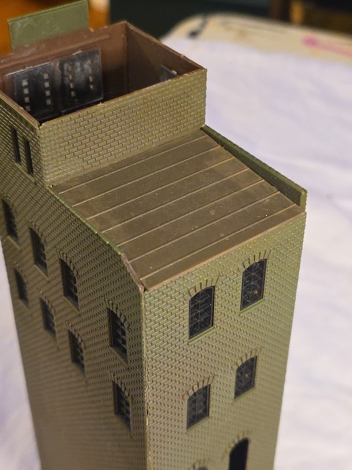 HO Scale Brick Multi Story Tall Brick Building "1902" Fully Assembled ...