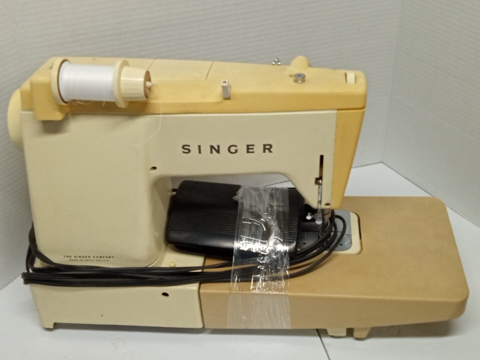 SINGER Sewing Machines Vintage Made In Brazil Stylist 6548 Tested Works ...