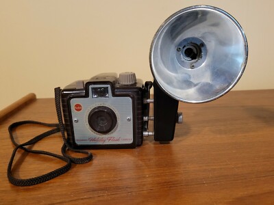 Vintage 1950's Kodak Brownie Holiday Flash Camera with Kodalite Midget ...