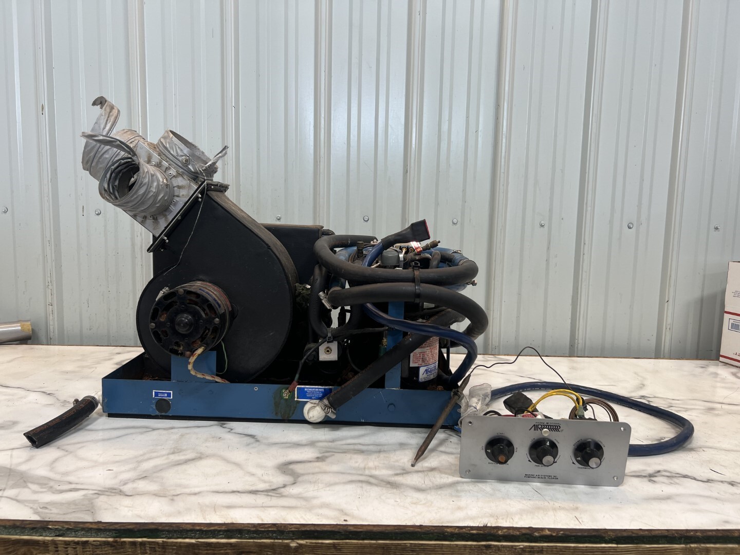 90 Sea Ray Sundancer 310 Boat Marine air systems 12,000 BTU air ...