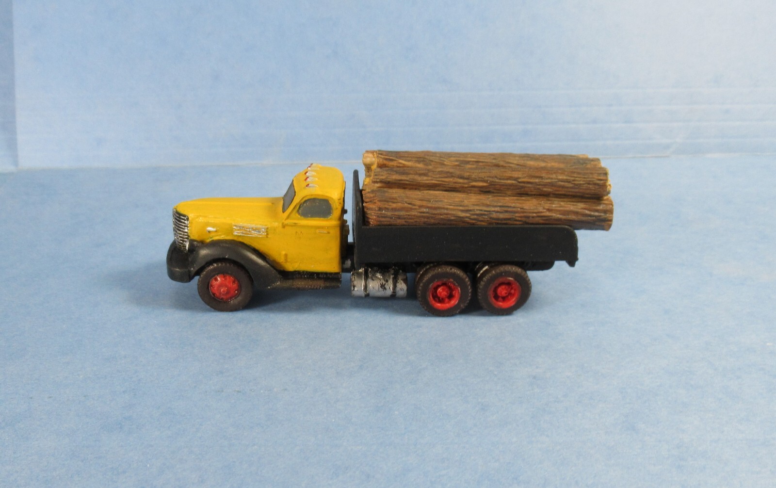 SMC-675 1947 International KB-12 Truck w/Log Load HO-1/87 Scale Clear ...