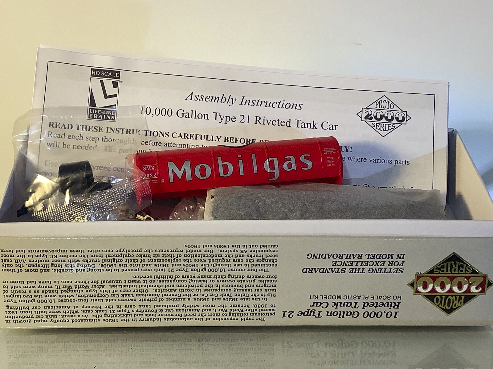 Proto 2000 SVX Mobil 10,000 Gallon Type 21 Tank Car Kit HO Scale