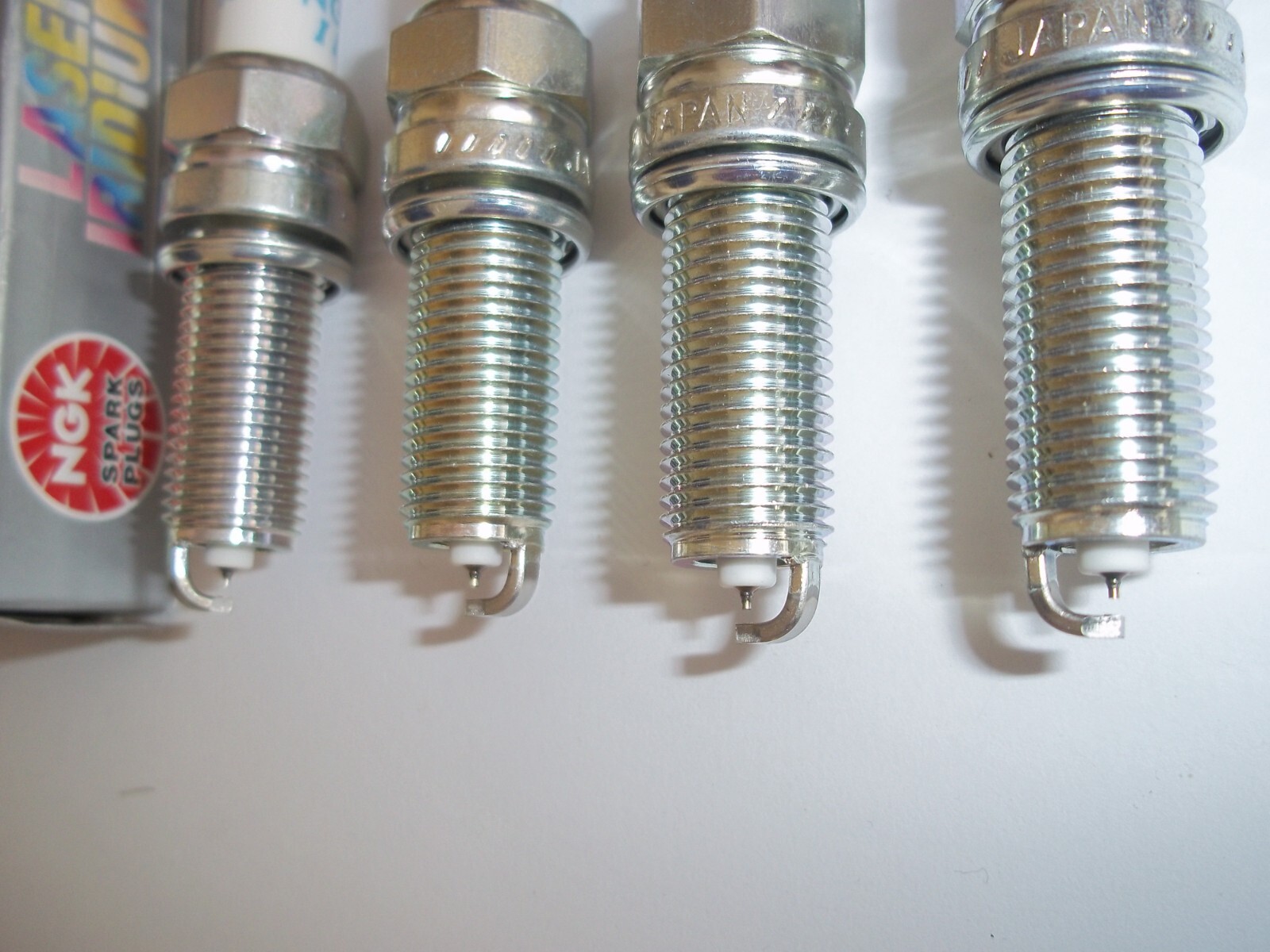 4 NGK SILKR6C10E Iridium sparkplugs for Hyundai i10, i20, i30 and Kia ...