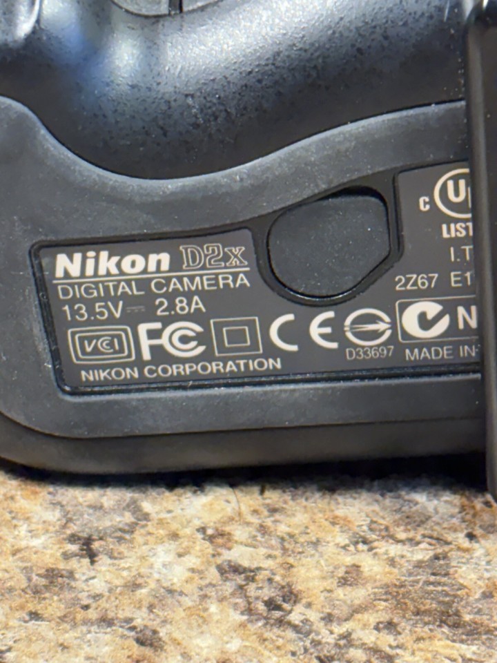 Nikon D2X 12.4MP Digital SLR Camera Body | eBay