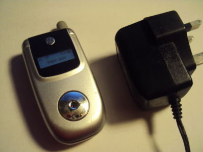 CHEAP EASY ELDERLY SENIOR KIDS Motorola V220 Phone ON OLD 2G/3G VIRGIN ...