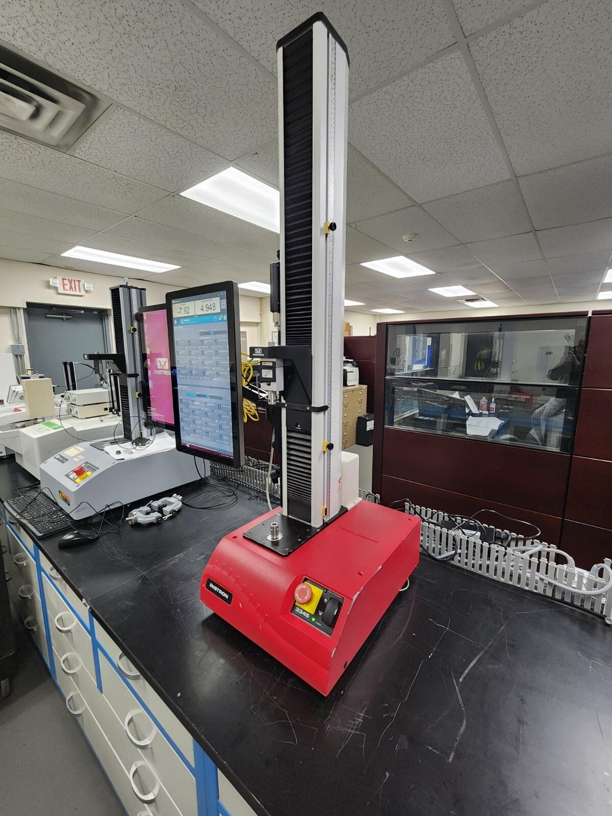 Instron 3345 Tensile/Compression Universal Testing Machine | eBay