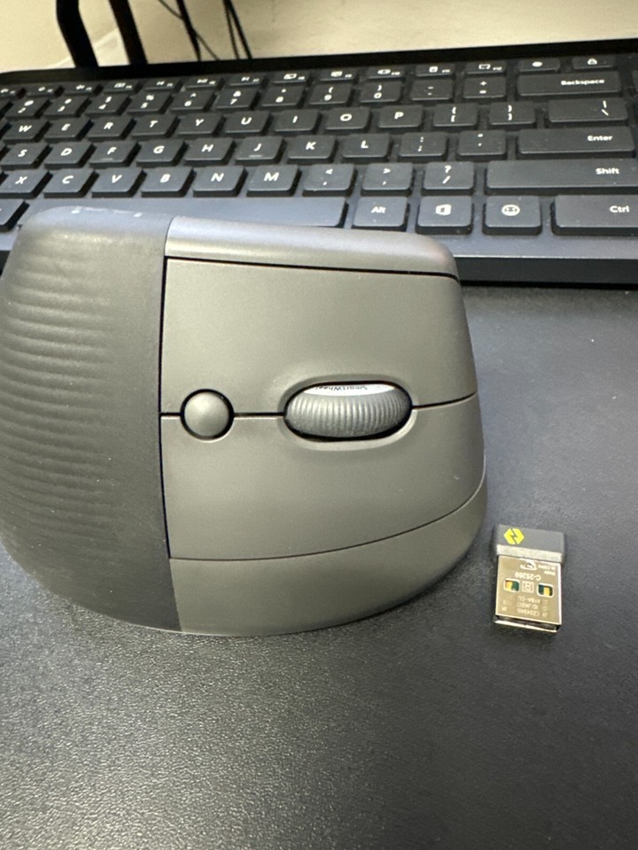 RB Logitech LIFT Vertical Wireless Ergonomic Mouse - Graphite ...