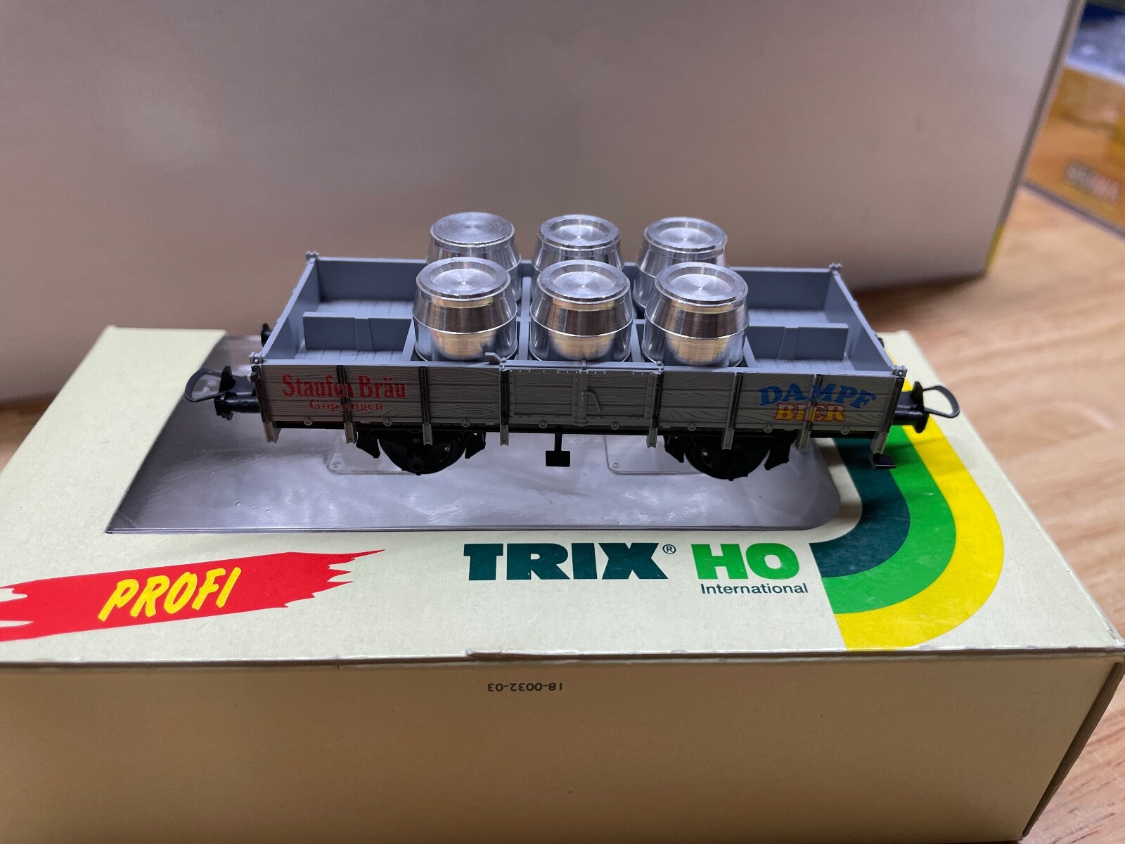 HO Scale Trix 23925 Low side freight car with barrels | eBay