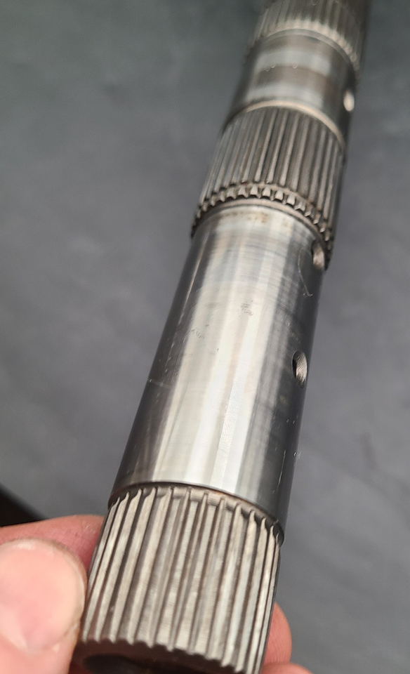 1964-1969 Ford C4 Output Shaft Transmission 28-32 Spline SMALL CHIP SEE ...