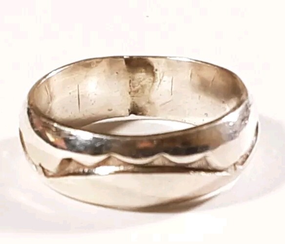 NAVAJO GARY SANDOVAL STERLING SILVER ETCH DESIGN STURDY BAND SIZE 9.5 ...