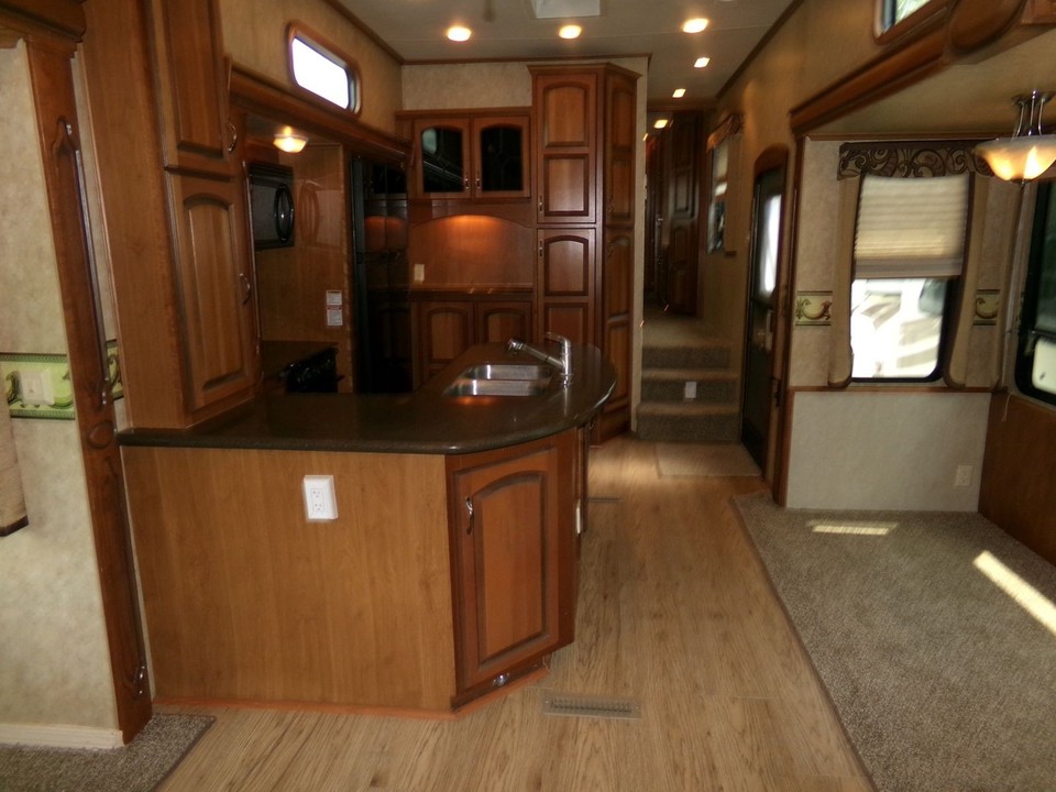 No Reserve Used 5th wheel big camper trailer 3 slide RV nice repo tiny ...