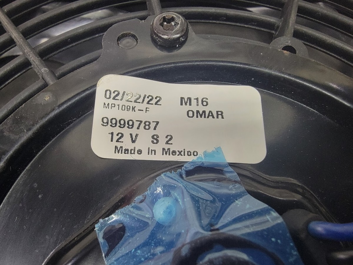 Pusher Fan Derale 16618 8″ Tornado Electric Puller Fan, Standard ...
