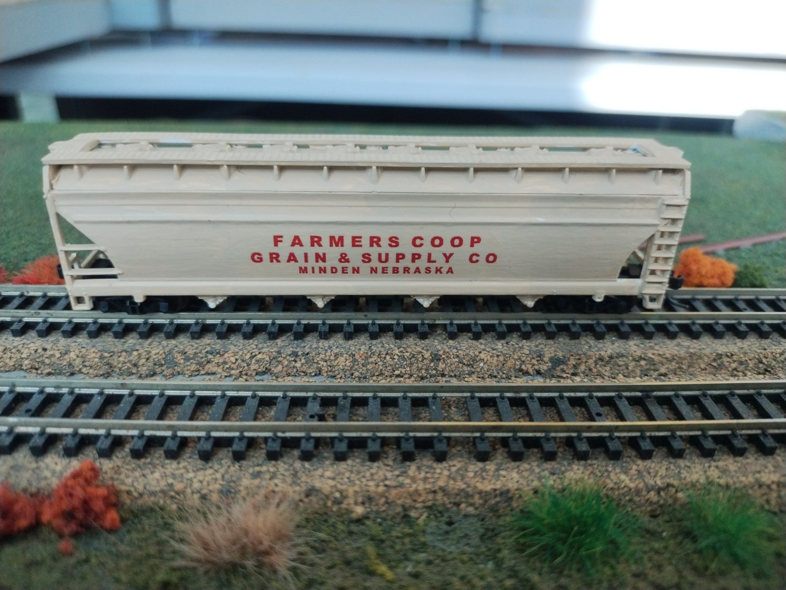 N Scale Hopper Car. " Farmers Co Op Grain & Supply " | eBay