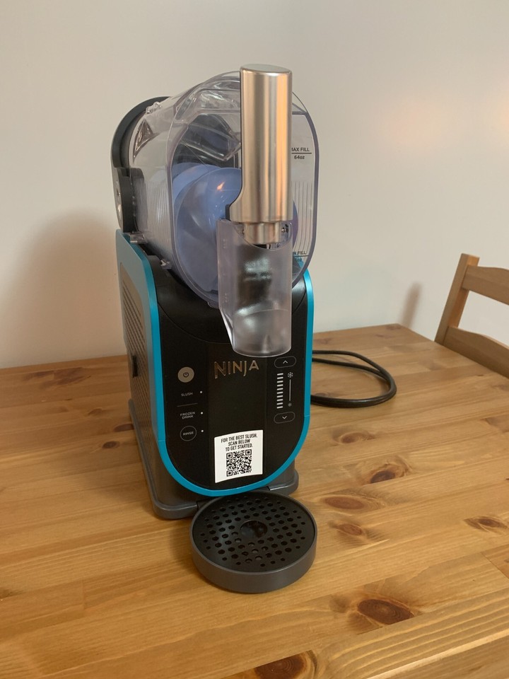 IN BOX - Ninja SLUSHi Professional Frozen Drink Maker, 88 oz. FS299 | eBay