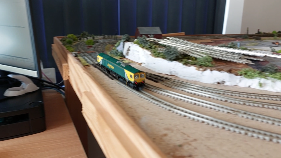 Graham Farish N gauge Class 66 loco 66416 in Freightliner Livery | eBay UK