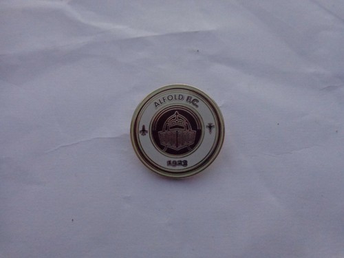 Klassisch Alfold FC Nicht League Crest Emaille Metall Fußball ...