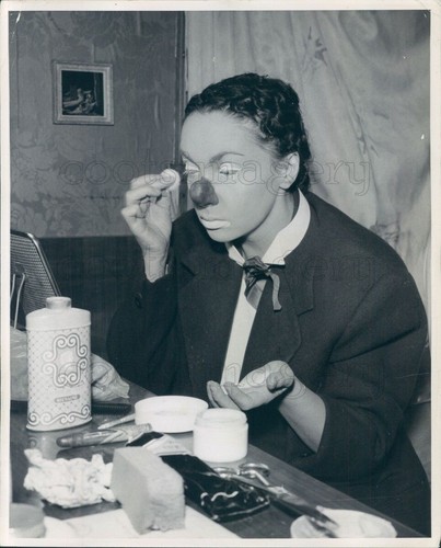 1956 Actress Gina Lollobrigida Takes Off Clown Makeup 1950s Press Photo ...