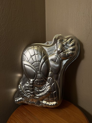 Wilton SpiderMan 2105-5052 Cake Pan 2004 Marvel Spider Man Baking Pan ...